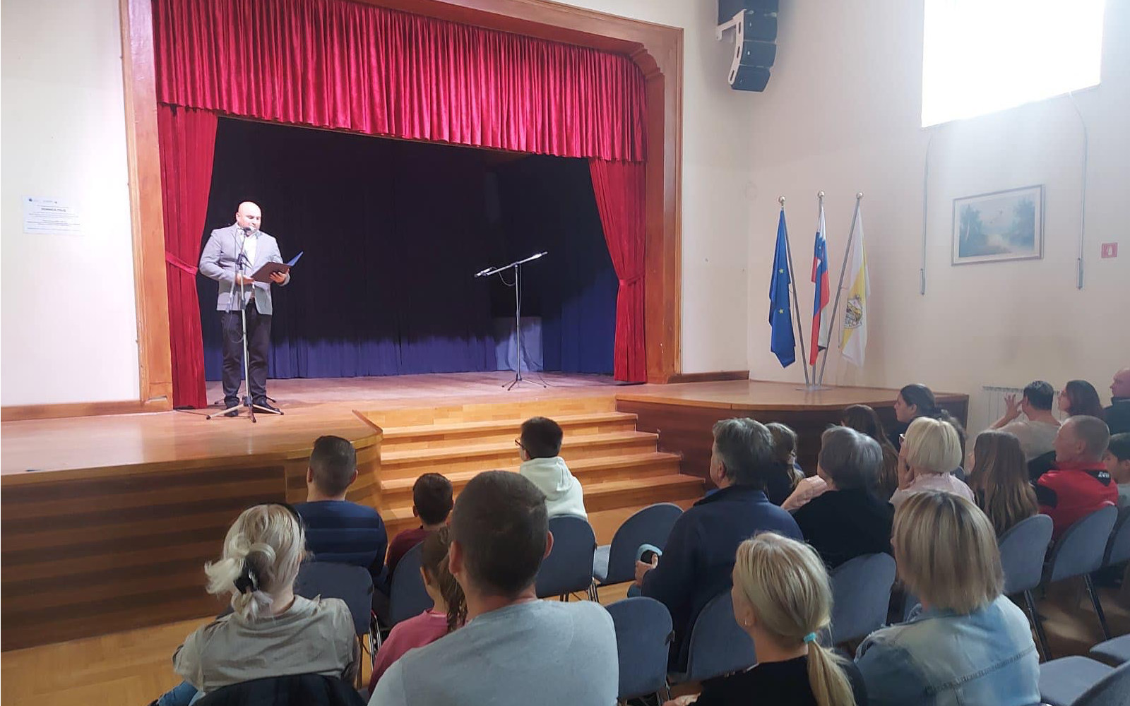 Pernica dobila obnovljeno kulturno dvorano