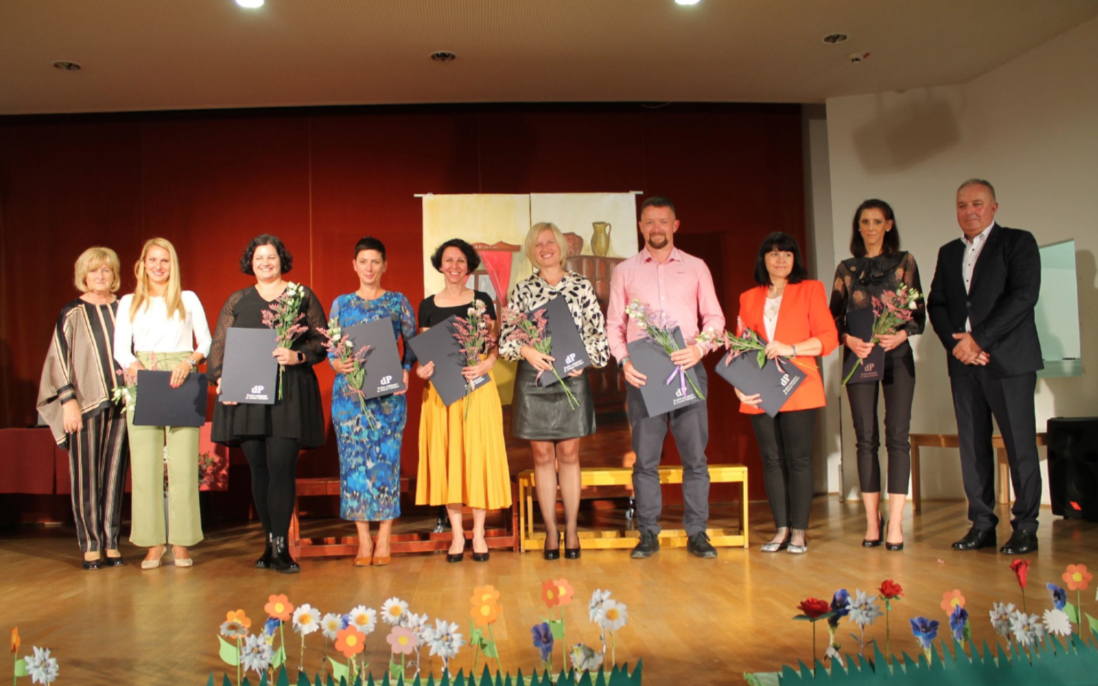 Svetovni dan učiteljev: Priznanja in plakete najzaslužnejšim pedagoškim ...